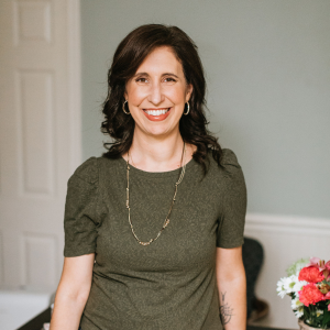 Biz Besties Spotlight - Lynn Neville